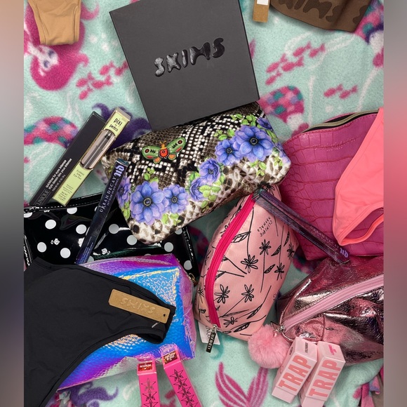 makeup | Makeup | Mystery Skims Makeup Bag 2 Value 2 Random Skims Items ...
